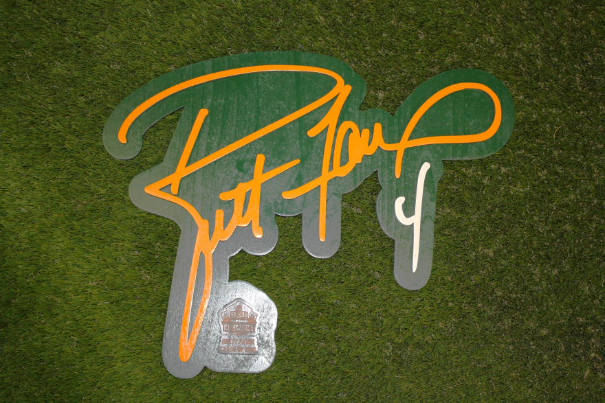 Brett Favre 3D Signature Color Wall Sign – Pro Football Hall of Fame